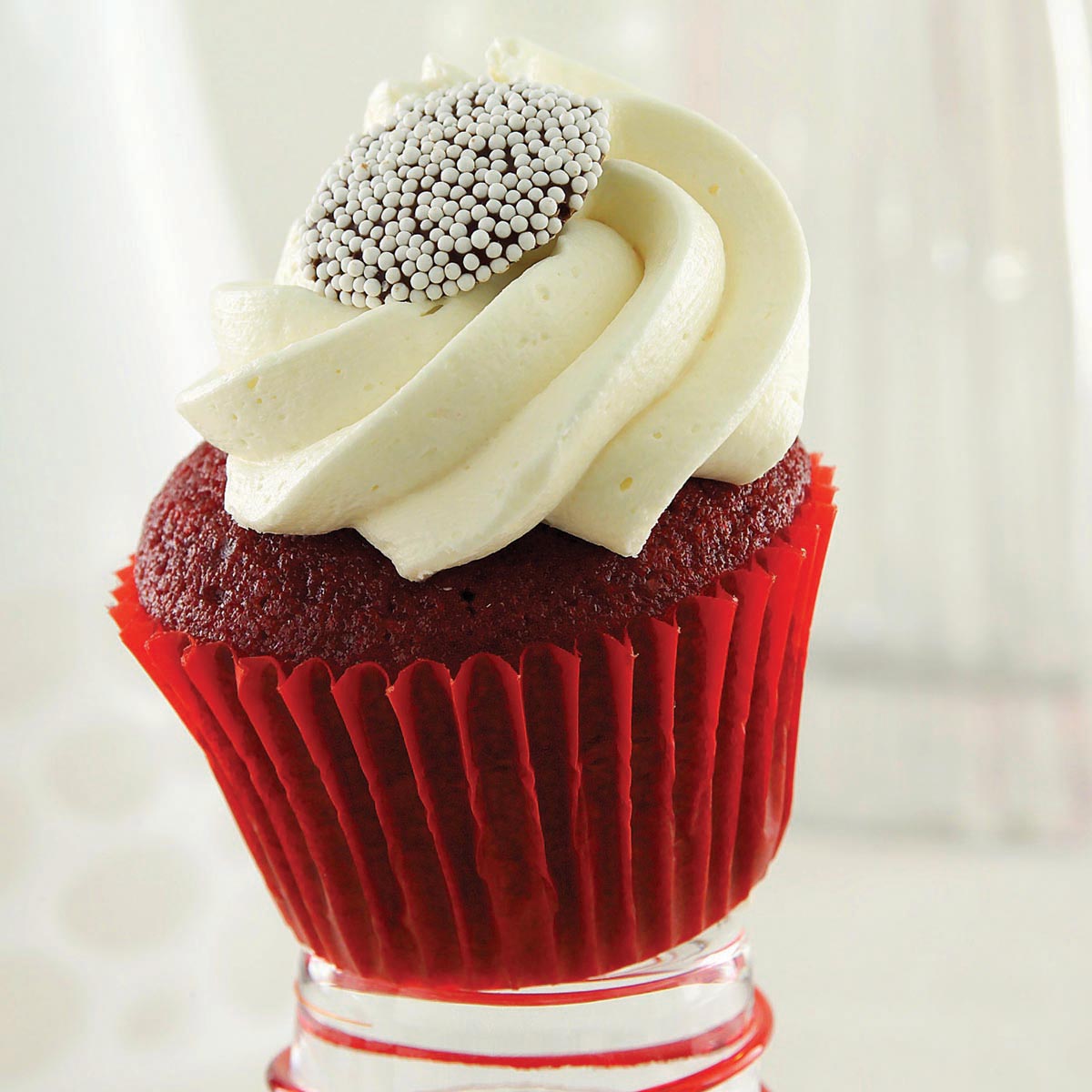 Sweet Street Red Velvet Cupcake Case | FoodServiceDirect